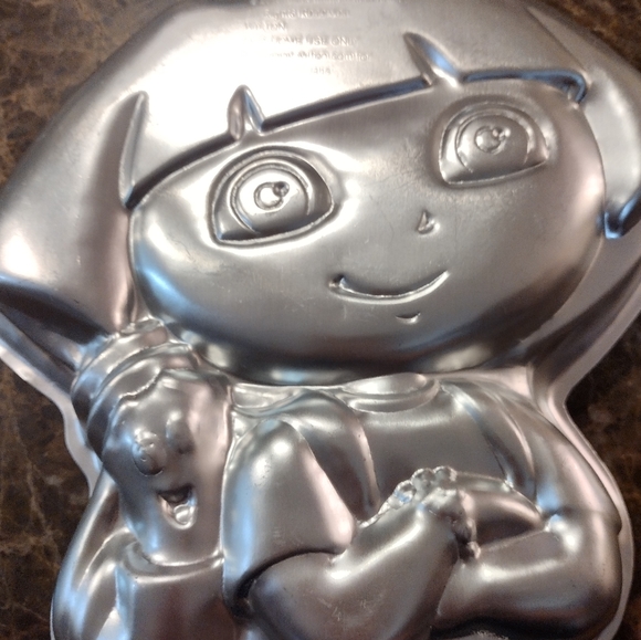 Wilton | Kitchen | Dora The Explorer Wilton 20cake Aluminum Baking Pan ...